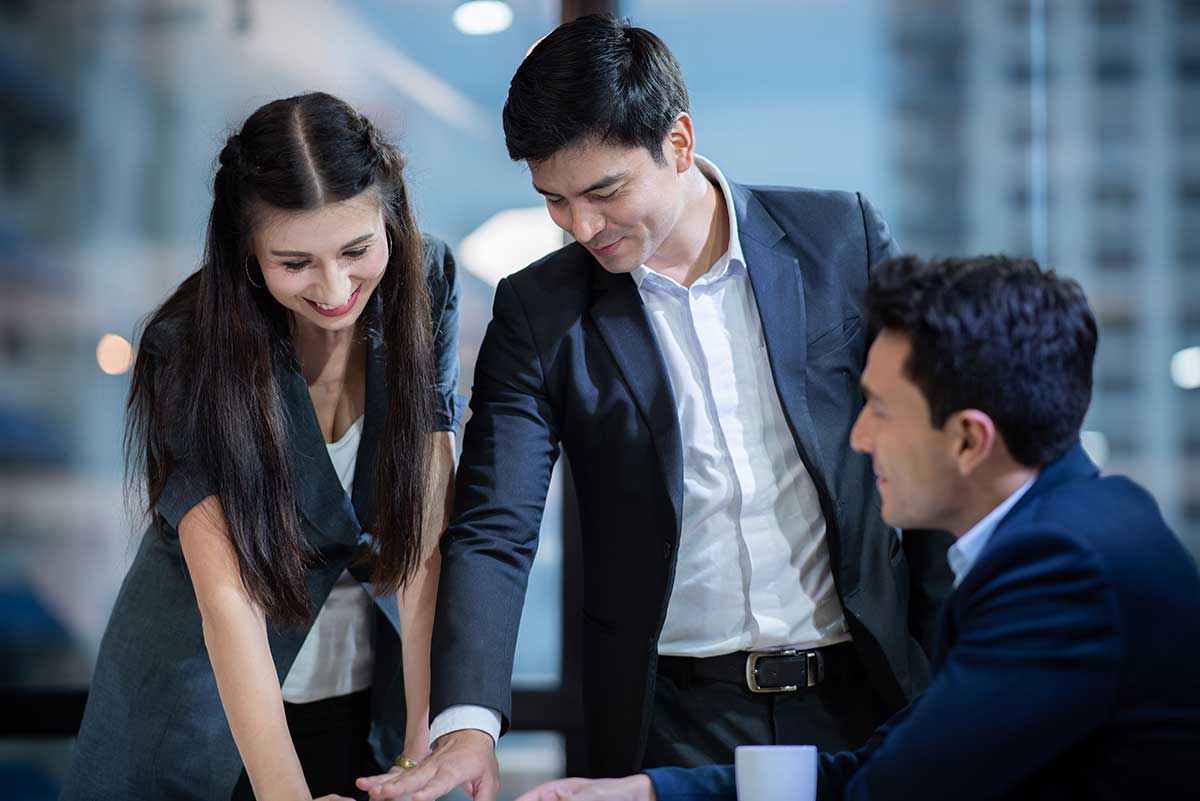 You’re Either Growing or Dying — A Broker's Guide to Success | Vertical Fox